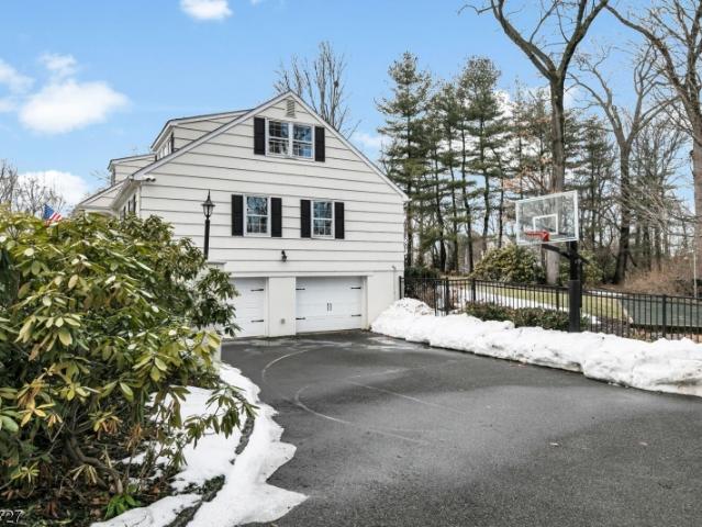 59 Manor Dr