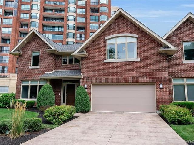 59 Ojibwa Cir, Buffalo, NY 14202