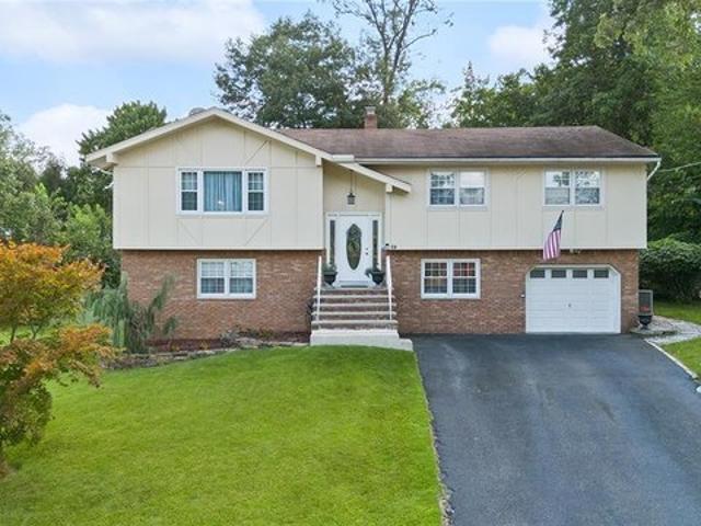 59 Outlook St, Butler, NJ 07405