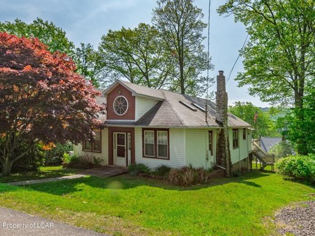 59 Pear St, Harveys Lake, PA 18618