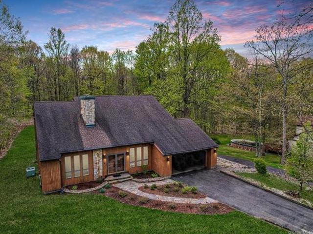 59 Putting Green Ln, Prospect, CT 06712