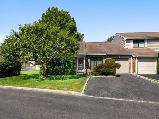 59 S Pond Ln, Smithtown, NY 11787