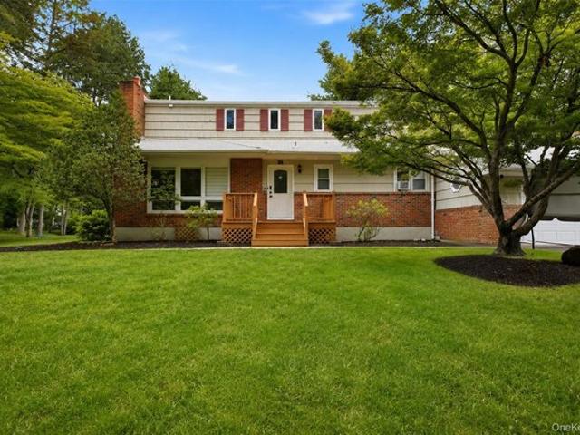 59 Smith Hill Rd, Airmont, NY 10952