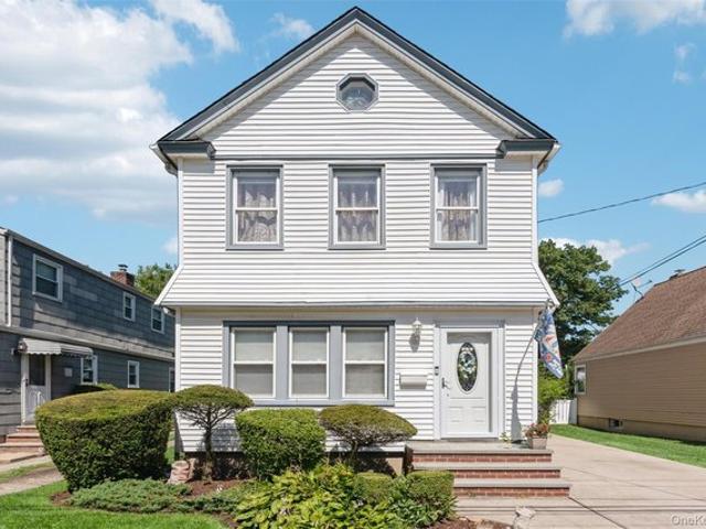 59 Sycamore Ave, Floral Park, NY 11001