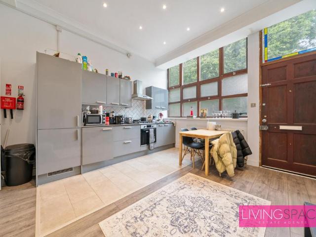 59a Hornsey road, Holloway 3 bed flat to rent £3,250 pcm £750 pw