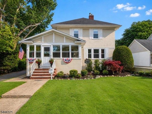 5 Madison Hts, Wyckoff, NJ 07481