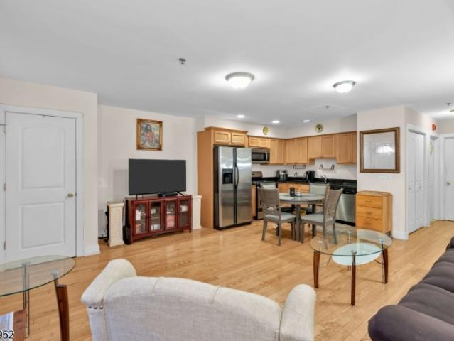 5 Maple Ave # 102