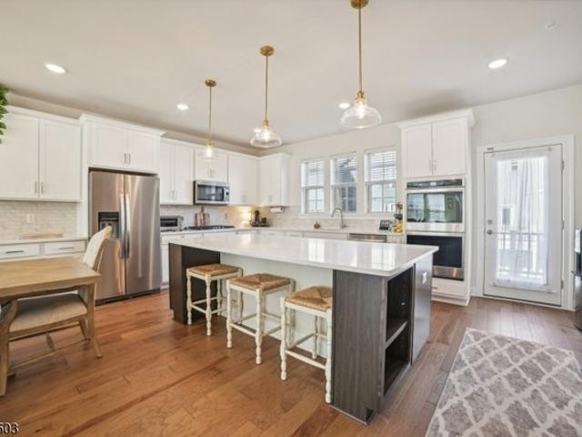 5 Marigold Ct, Warren Twp, NJ 07059