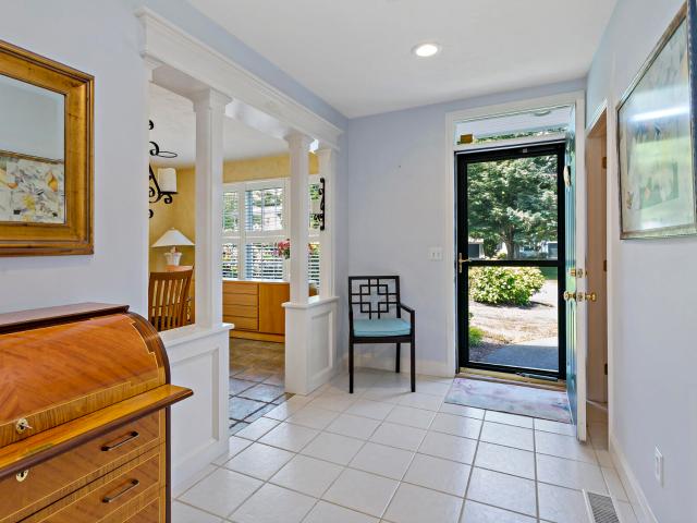 5 Mayfair Court UNIT 5
