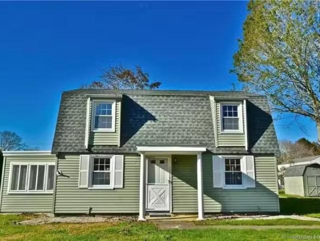 5 Meriden Road, Old Lyme, CT 06371