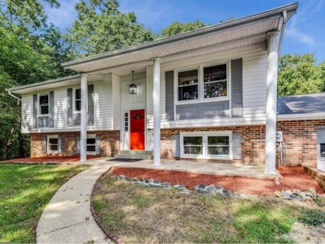 5 miles from Indian head Navy base minutes from A