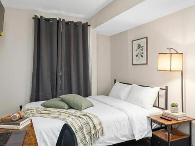 5 min walk to Bus Stop + Tons of Offstreet Parking All Inclusive Utilities • 1Gig Fiber WiFi • Kitchen with Brand New Appliances Top Rated Dallas Host