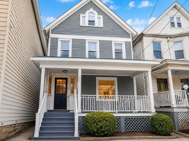 5 minutes walk to college avenue. In home laundry