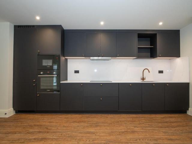 5 Moor Grange, 40a Moor Road. 3 bed apartment to rent £2,395 pcm £553 pw