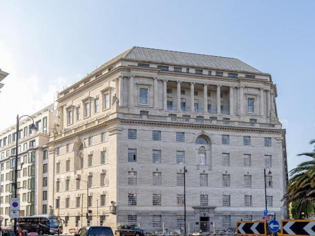 5 Moore Lane, London, SW1P 3AN 2 bed apartment to rent £6,002 pcm £1,385 pw