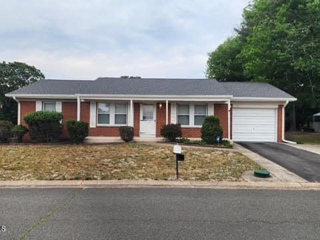 5 Monmouth Ln, Whiting, NJ 08759