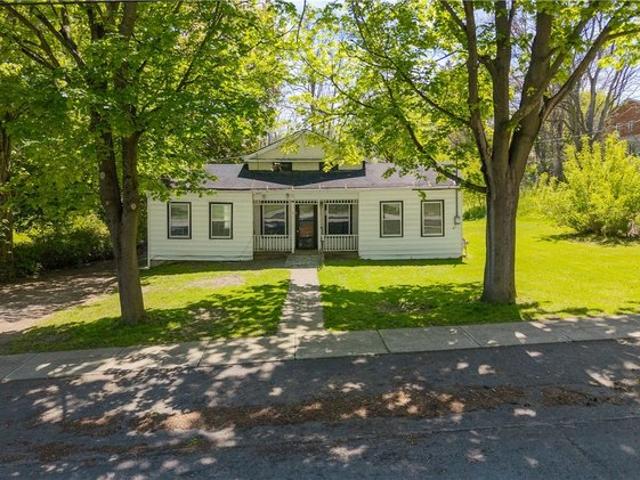5 Monier St, Naples, NY 14512