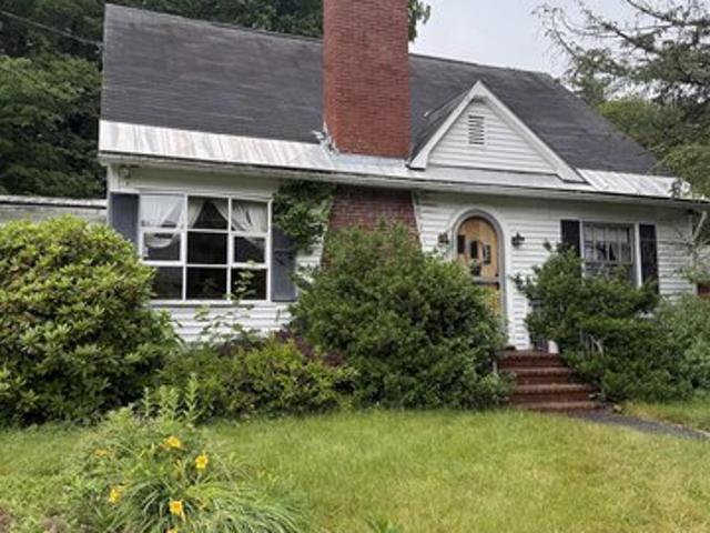 5 Moulton St, Raymond, NH 03077
