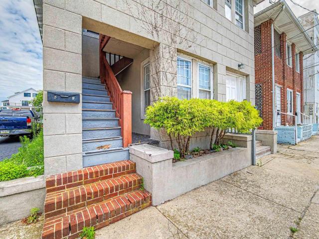 5 N Newport Ave