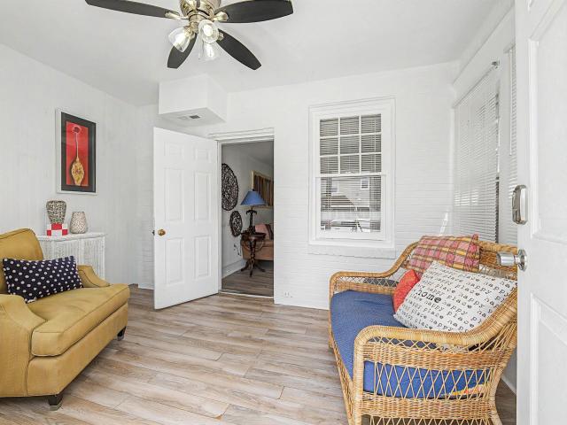 5 N Newport Ave