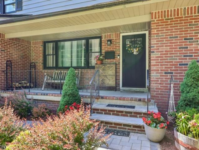 5 N Rose Ln