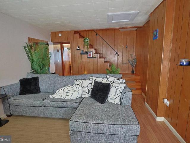 5 N Walnut Street