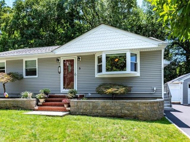 5 Nelson Pl, Nanuet, NY 10954