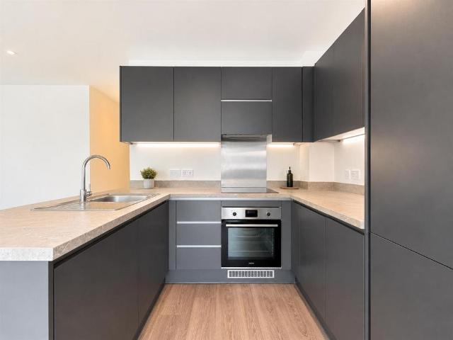 5 New Road, Feltham TW14 1 bed apartment to rent £1,550 pcm £358 pw