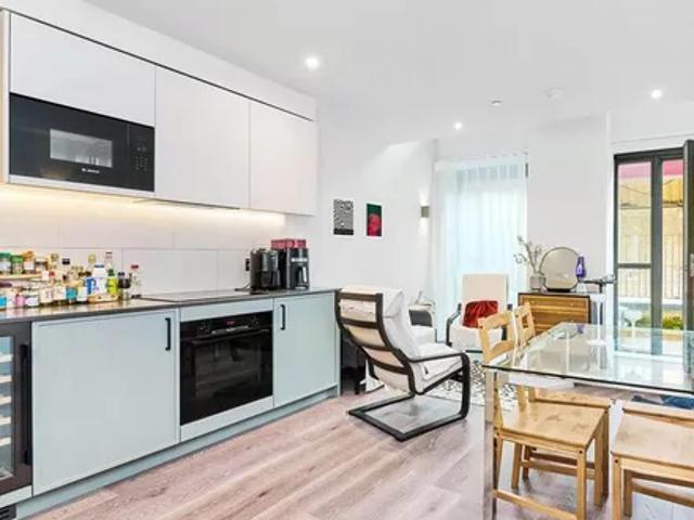5 No 1 Street, London, SE18 6HP, United Kingdom | 3 bed duplex for rent #128599816 | Rentberry