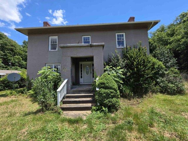 5 Novamont Dr, Kenova, WV 25530