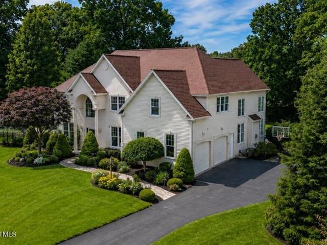 5 Overlook Ct, Saratoga Springs, NY 12866