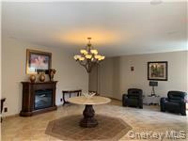 5 Oakdale Manor L22