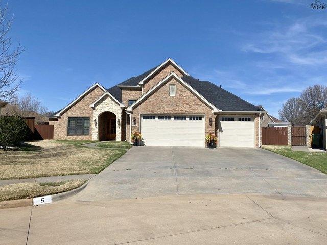 5 Oakwood Ct, Wichita Falls, TX 76308