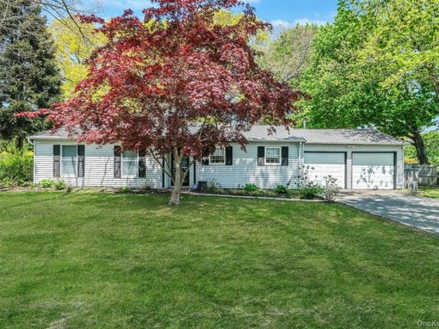 5 Oakwood Ave, Port Jefferson Station, NY 11776