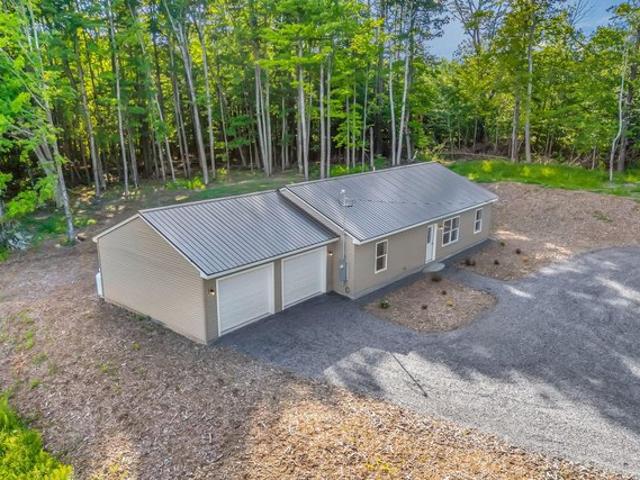 5 Oldham Rd, Saint Albans, ME 04971