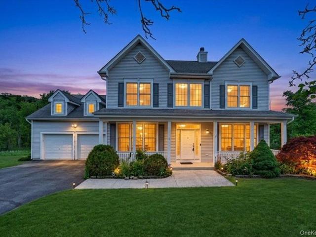 5 Oldwyck Cres, Highland Mills, NY 10930
