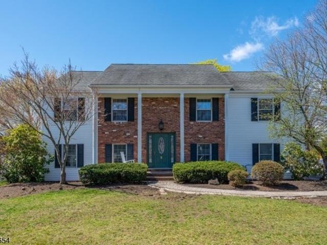 5 Abbey Ln, Pequannock Township, NJ 07444