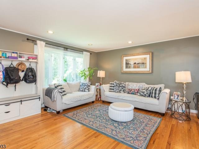 5 Adams Dr