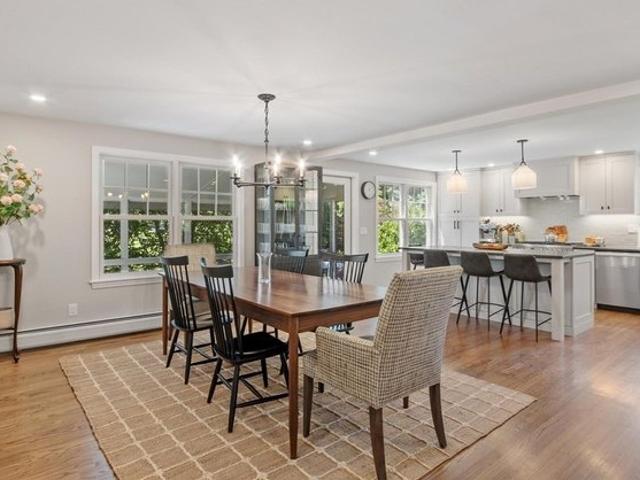 5 Adirondack Rd, Chelmsford, MA 01824