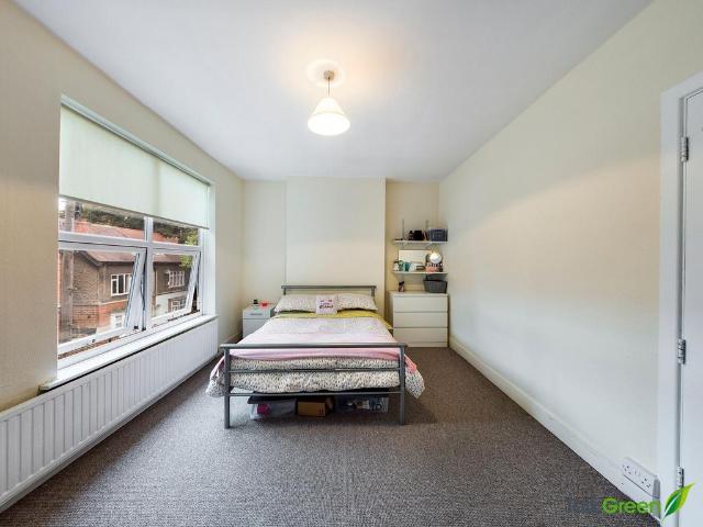 5 Albert Grove, Lenton, Nottingham. 5 bed house to rent £3,033 pcm £700 pw