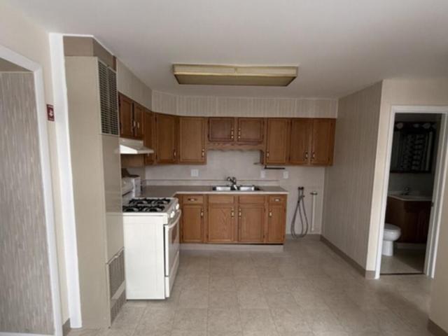 5 Alden Street b #