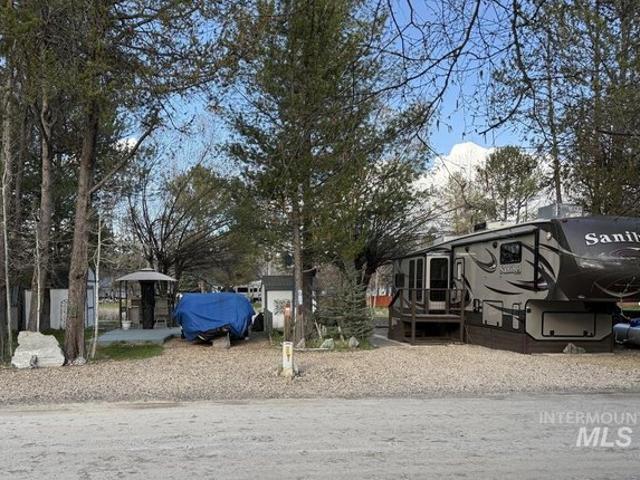5 and 7 H St, Cascade, ID 83611