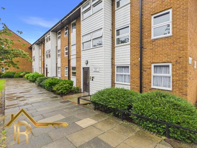 5 Andromeda Court Myrtle Road, Romford RM3, 1 bed flat to rent, £1,200 pcm | PrimeLocation