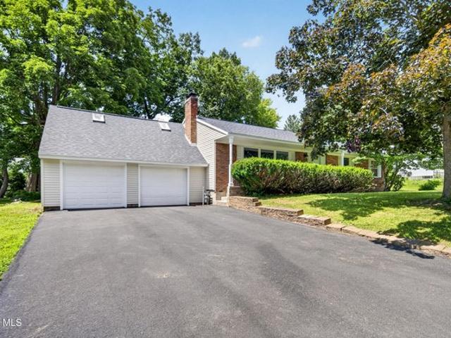 5 Anita Dr, Glenville, NY 12302