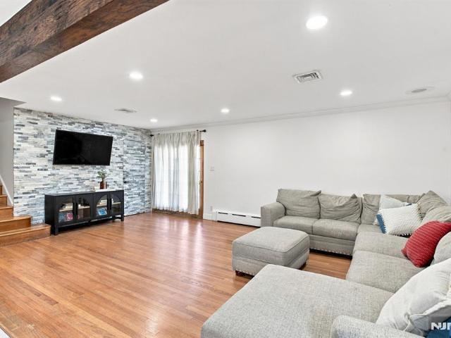 5 Anna Marie Court