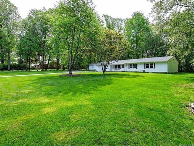 5 Arch Dr, East Hampton, CT 06424