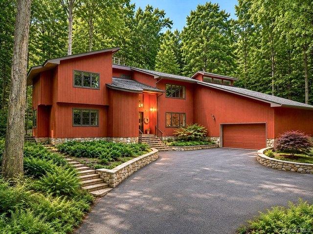 5 Buroak Dr, Hopewell Junction, NY 12533