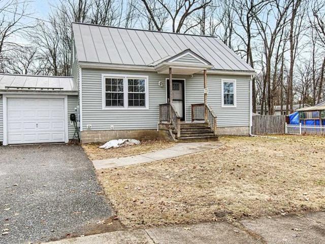 5 Button Dr, Essex Junction, VT 05452