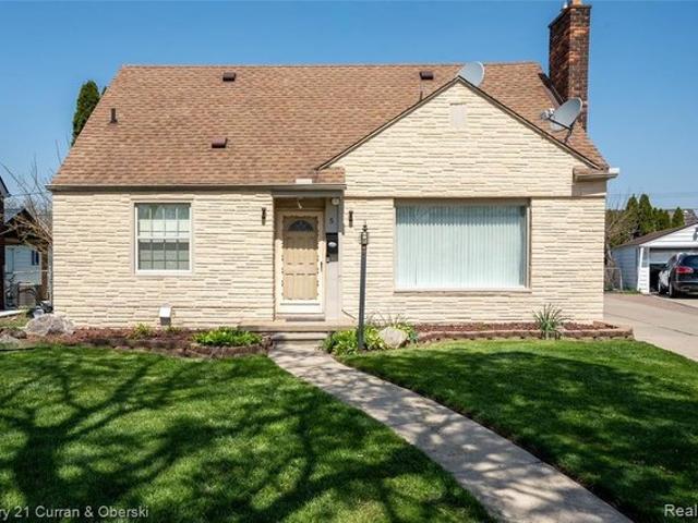 5 Barclay Ct, Dearborn, MI 48126