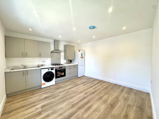 5 Barge Drive, Middlesex, UB2